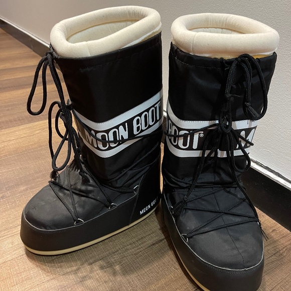 Moon Boot | Shoes | Black Moon Boots | Poshmark
